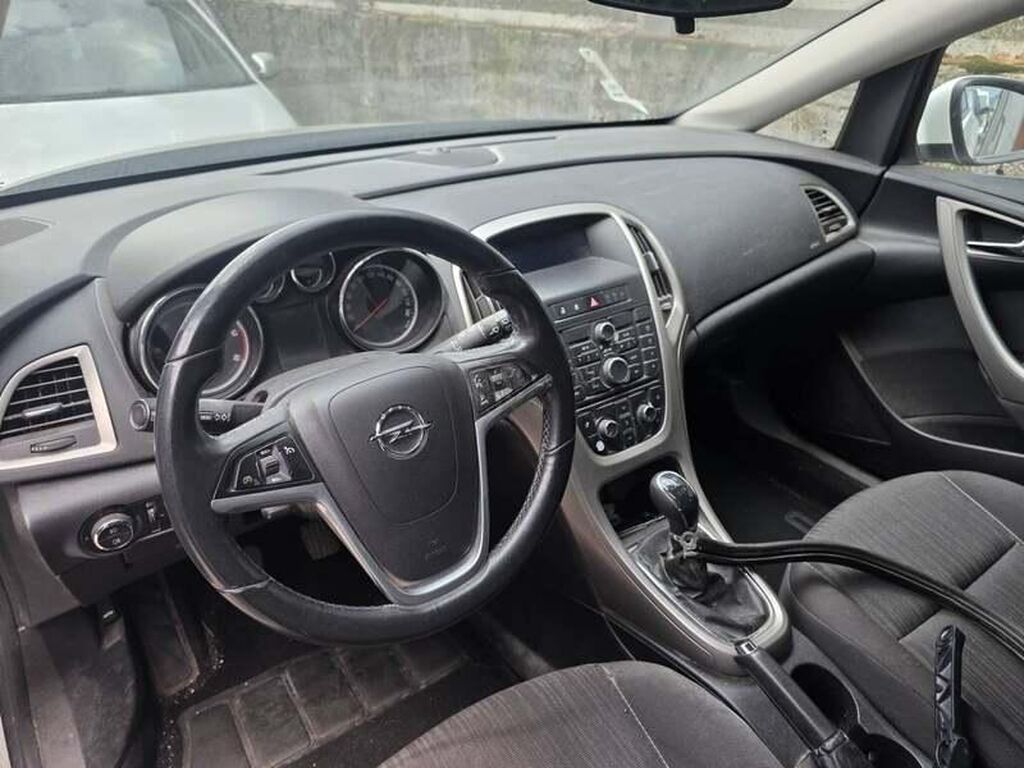 OPEL ASTRA J 2010. GOD. - KOMPLETAN AUTO U DELOVIMA | Opel Astra J