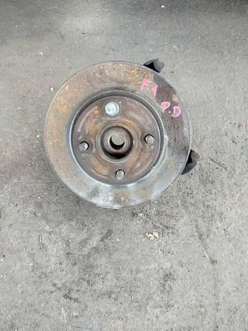 PREDNJA DESNA GLAVCINA ZA FORD FOCUS | Prednja desna glavcina Ford