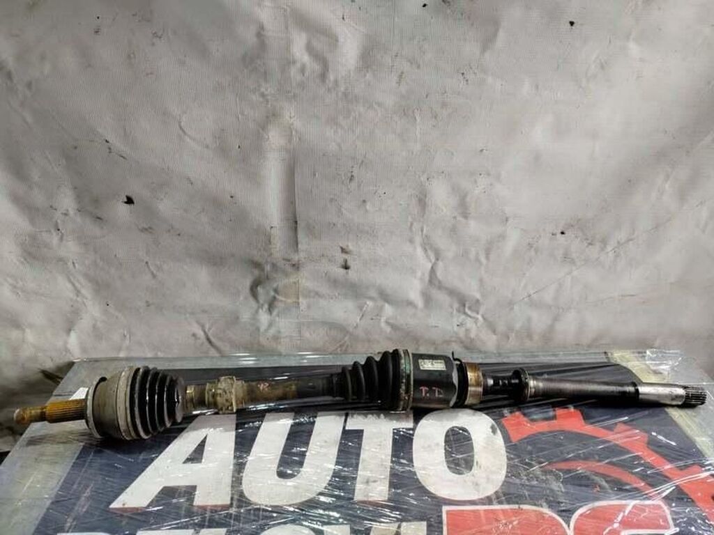 POLUOSOVINA PREDNJA DESNA ZA TOYOTA RAV 4 OD 2005. DO 2009. GOD. |