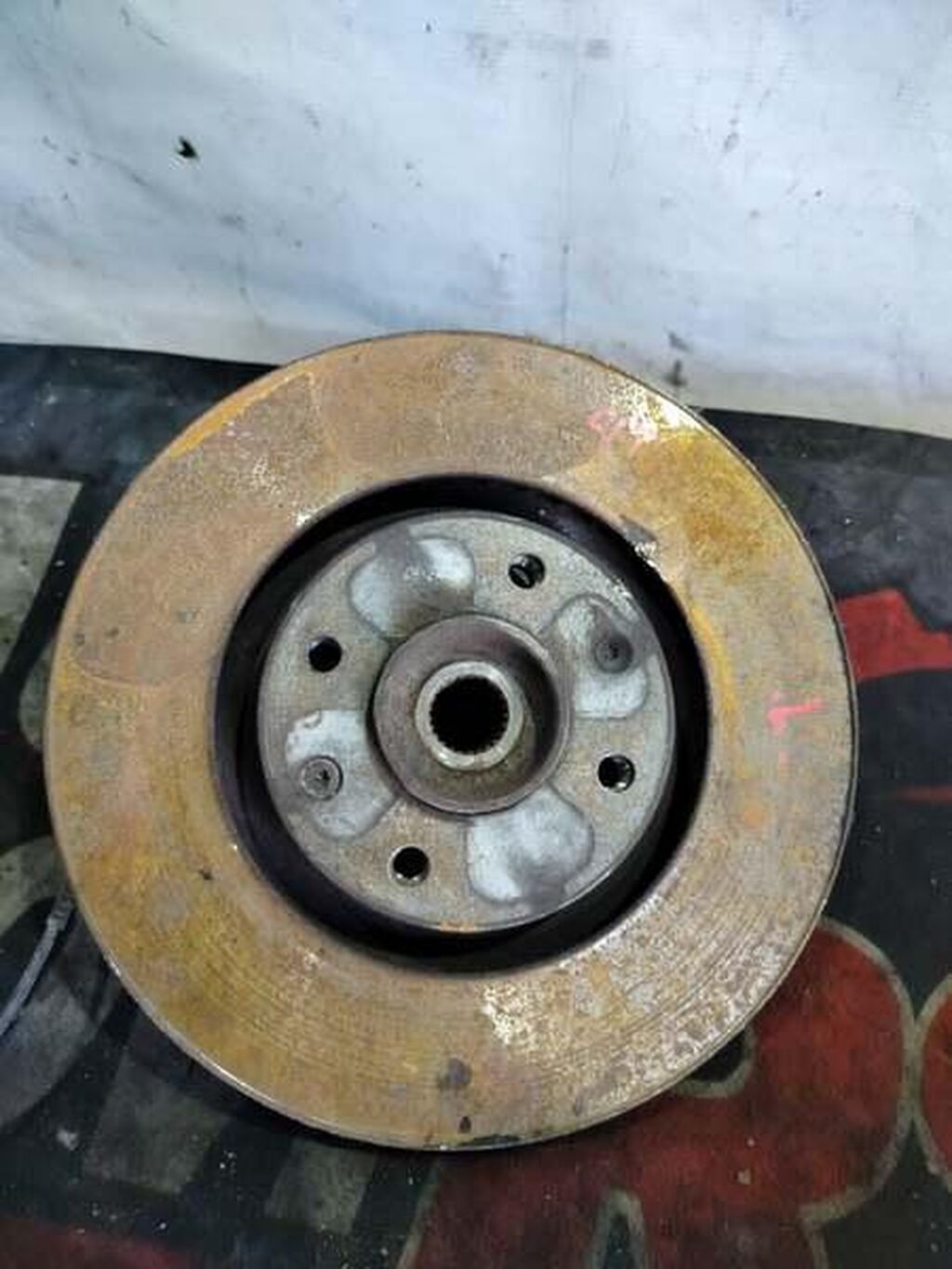KOCIONI DISK SA GLAVCINOM ZA CITROEN C4 OD 2004. DO 2013. GOD. |