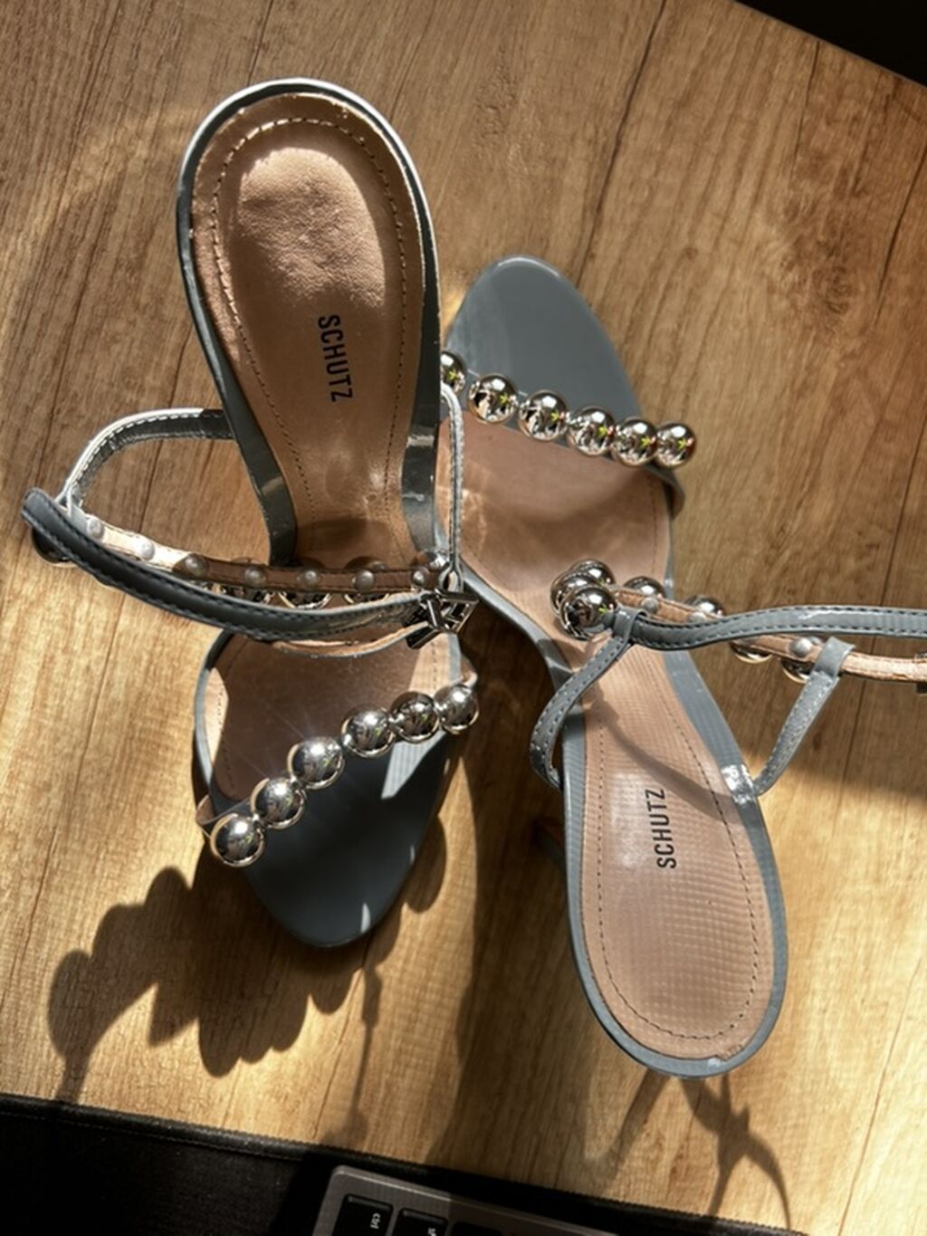 Schutz sandale na štiklu - Model: elegantne sandale sa tankim