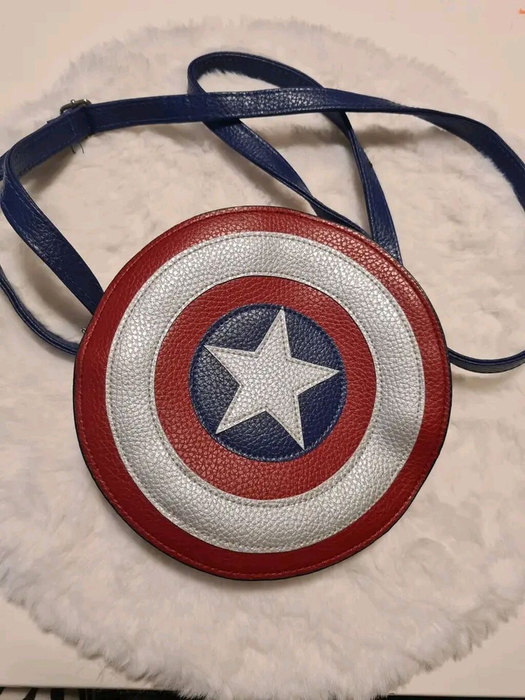 Nova torbica preko ramena – Marvel, motiv Kapetan Amerika štit -