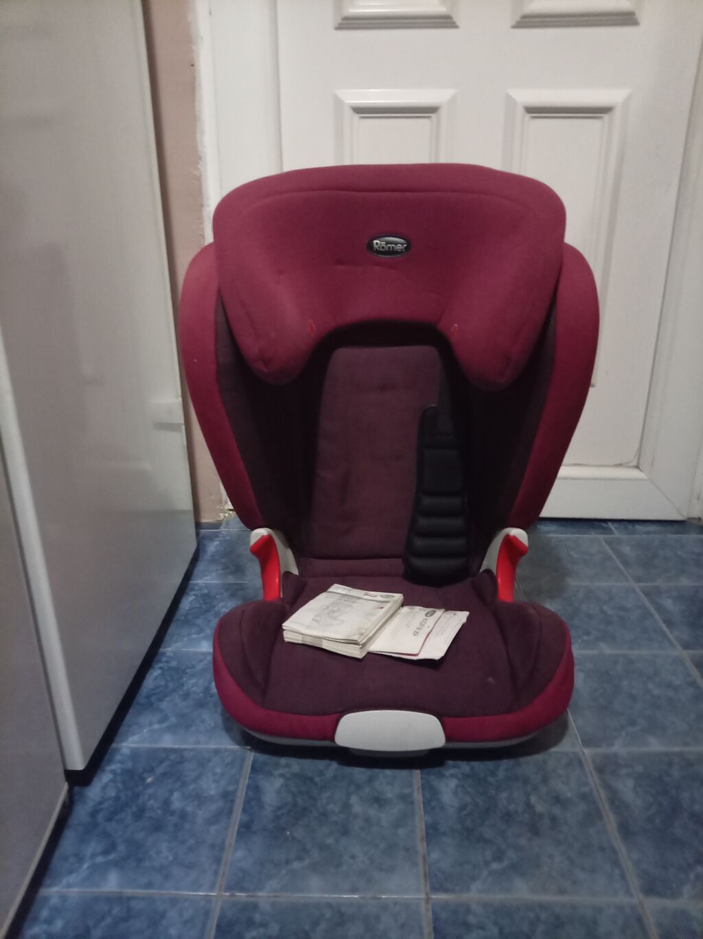 Dečije auto-sedište Römer (booster sa naslonom), bordo boje. -