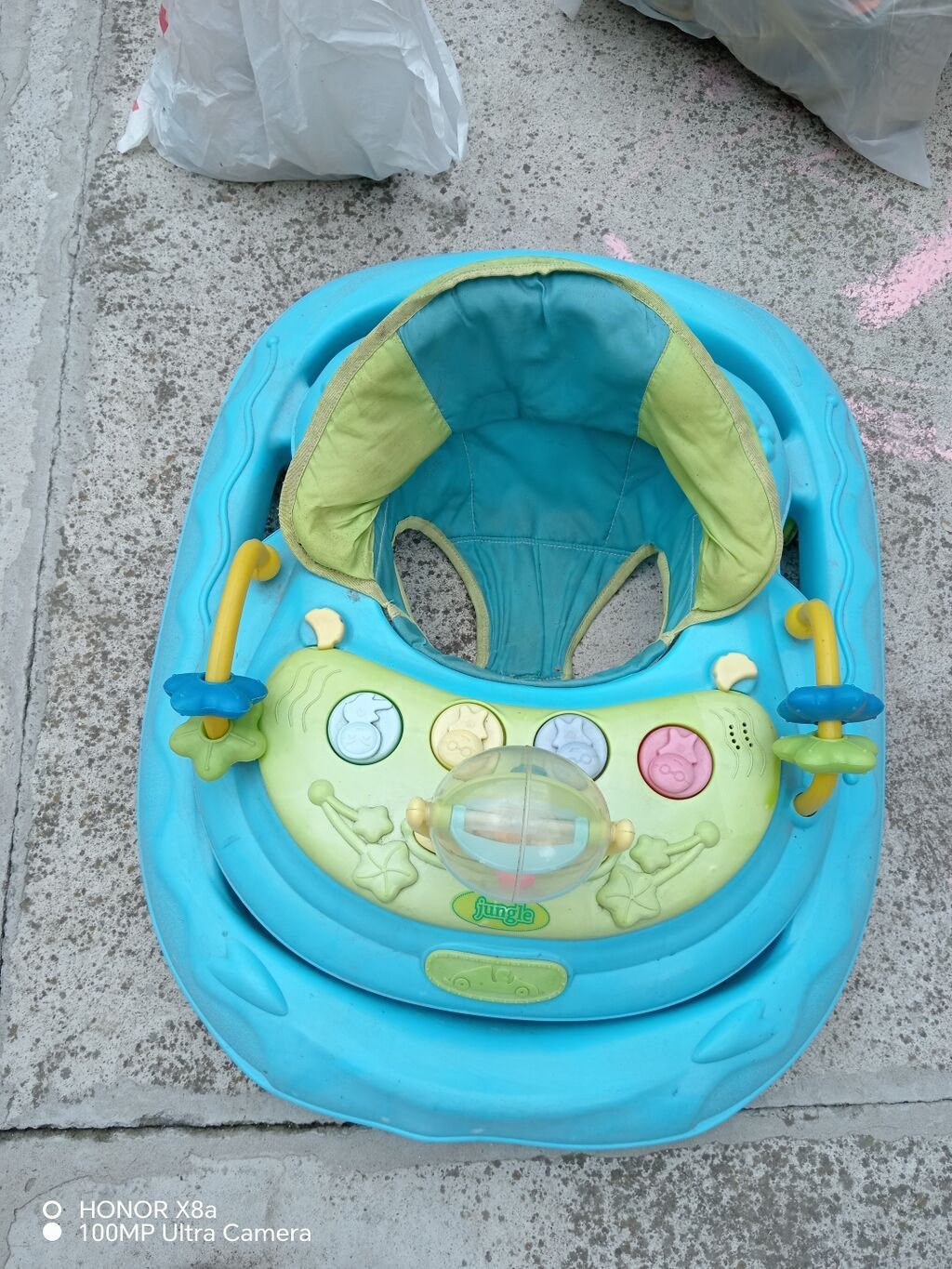 Hodalica za bebe „Jungle” sa muzičkom tablom - Model sa tapaciranim
