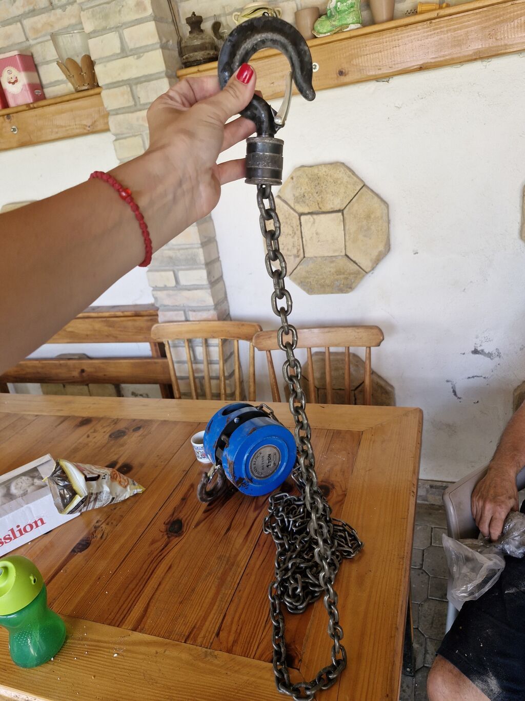 Ručna lančana dizalica (tzv. „chain hoist”) sa gornjom kukom i