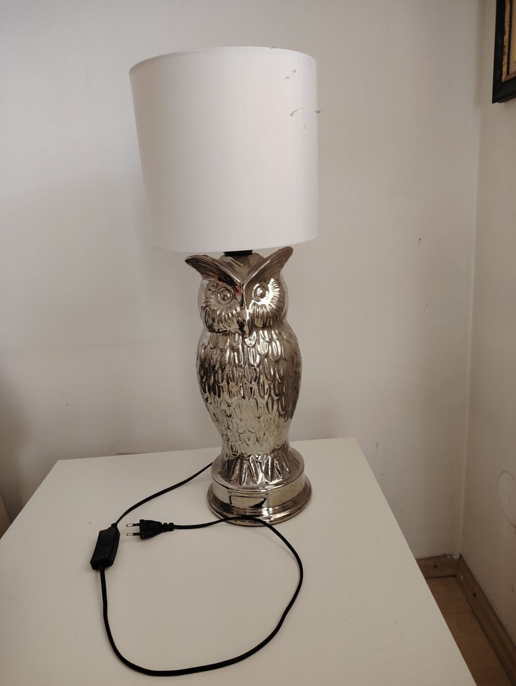 Stona lampa, metalna sova
