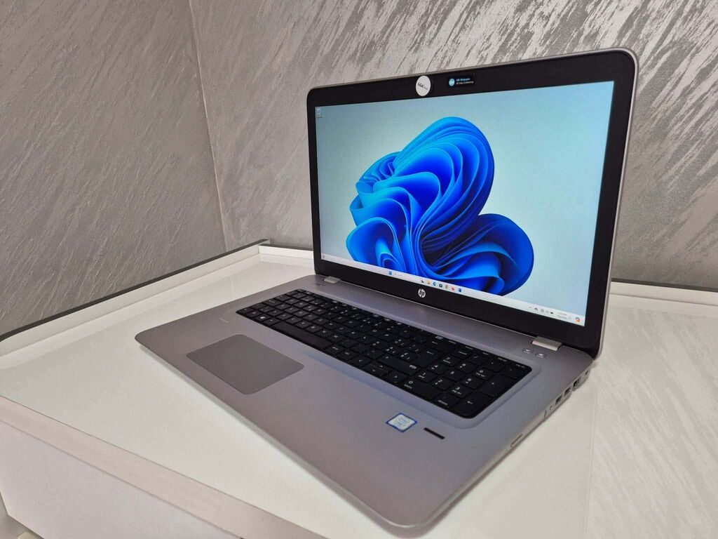 30di. HP laptop – ekran, aluminijumsko kućište, Windows 11 Ključne