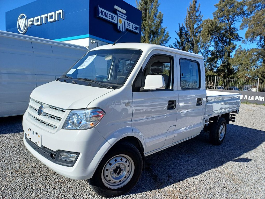 DFSK Doble Cabina kamion s ravnom platformom