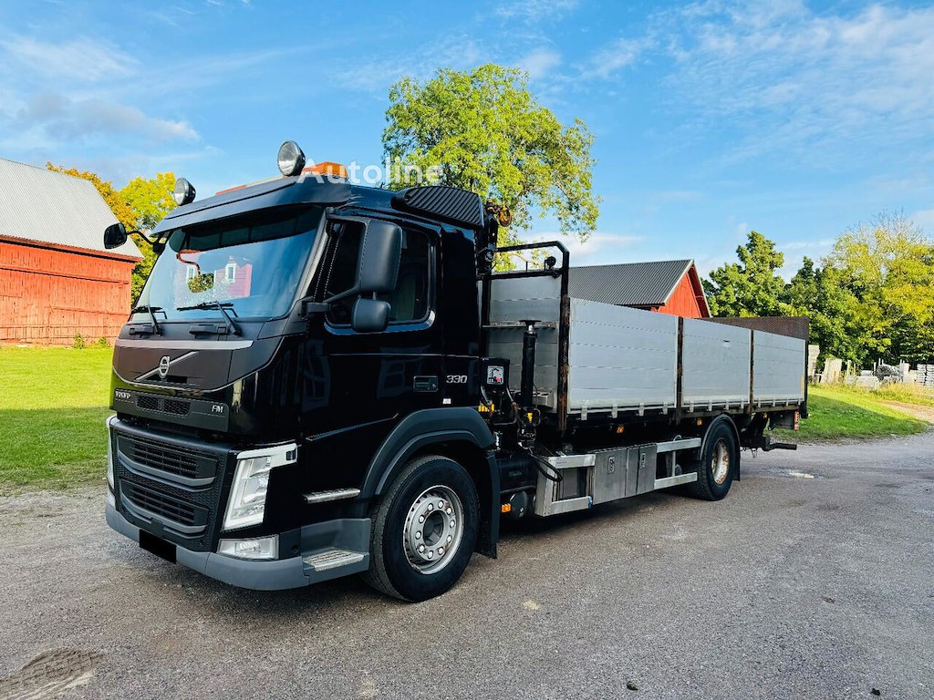 Volvo FM330 / 4x2 / Crane / Euro 6 / tail lift kamion s ravnom platformom