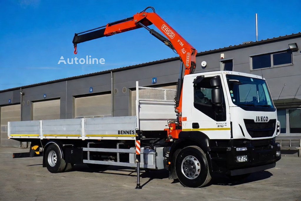 IVECO STRALIS 19.310 / E6 / Flatbed 19 EPAL / FASSI F135 kamion s ravnom platformom