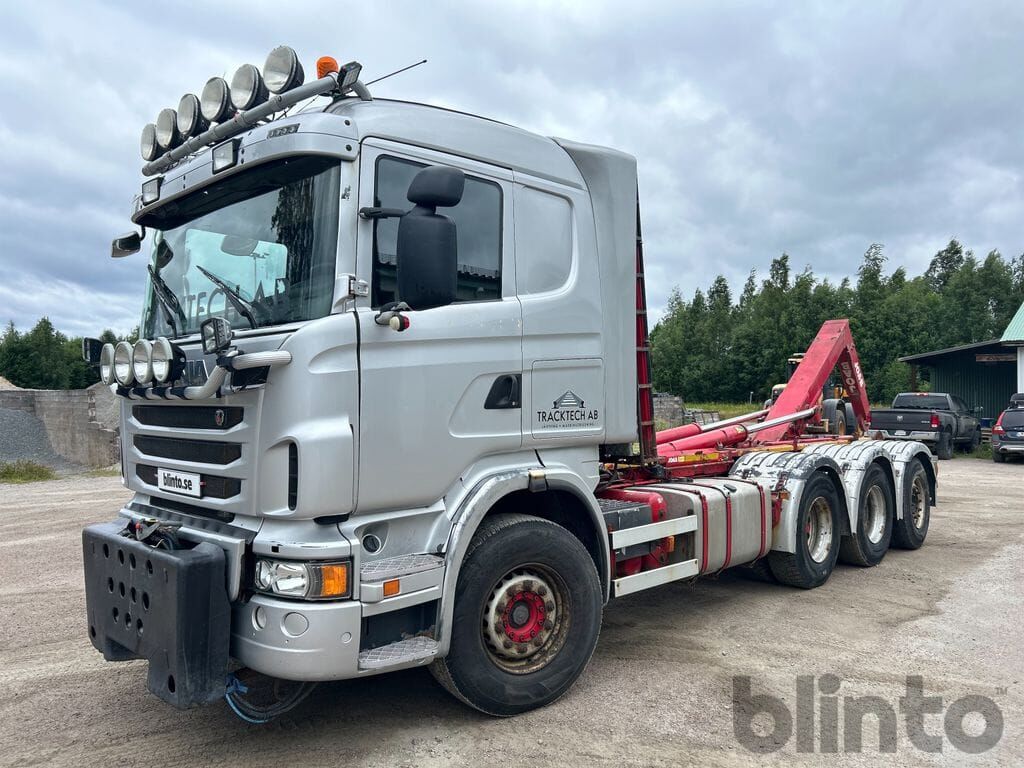Prodaje se Scania R500 LB8X4*4HSA rol kiper sa kukom na aukciji