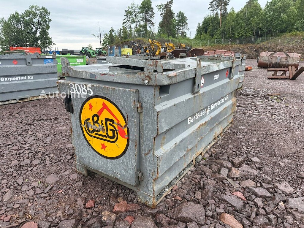 Prodaje se Andre Dieseltank 2000l - selges med full tank rezervoar za skladistenje goriva na aukciji