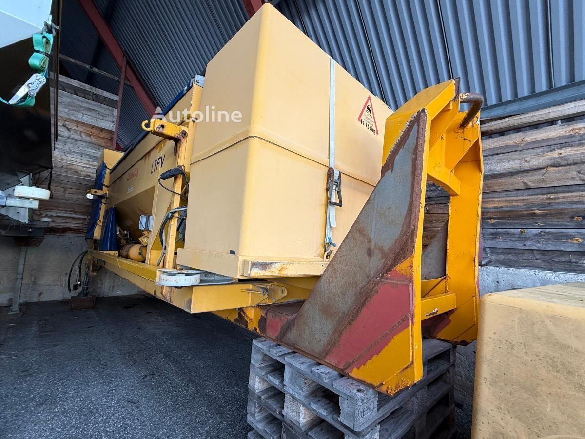 Prodaje se Falköping Andre Falköping C-7 LTFV Mixer Fastsandspreder på krokramme karoseriju posipača peska na aukciji