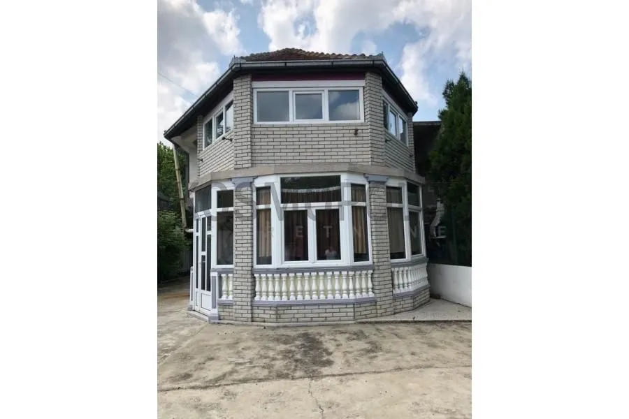 Prodaja, kuća, 500m², Zemun Kalvarija, Zemun Sve Podlokacije