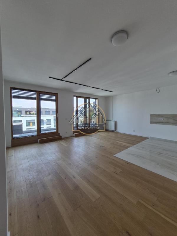 Trosoban stan na prodaju, 107m2, 430.000€