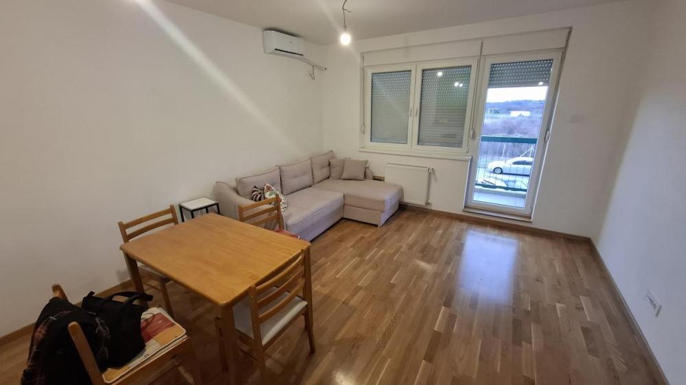Jednoiposoban stan za izdavanje, 40m2, 350€