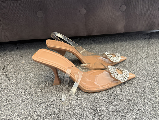 Zara elegantne nude salonke sa brosem SNIZENO
