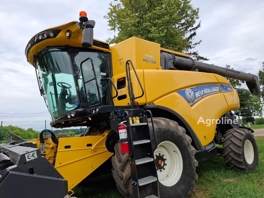 New Holland CR8.90 kombajn za žito