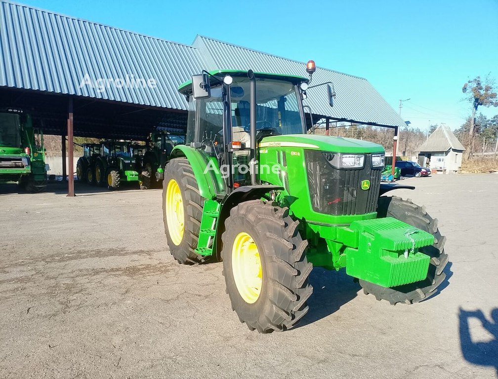 John Deere 6110B traktor točkaš