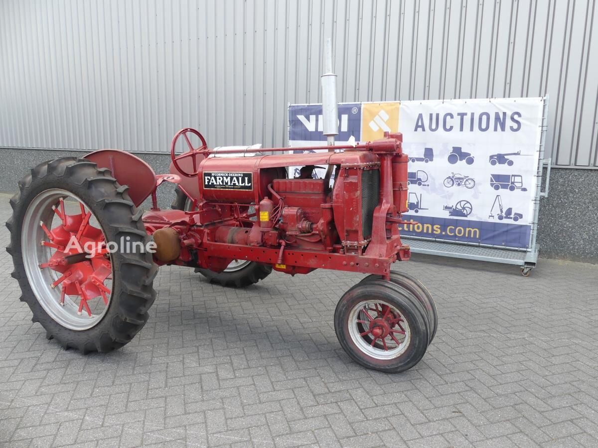 Prodaje se McCormick Mc Cormick Farmall F12 traktor točkaš na aukciji