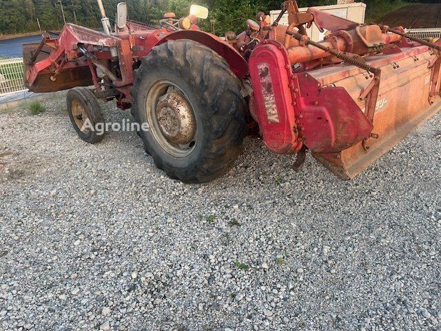 Massey Ferguson TRACTOR(Massey Ferguson) traktor točkaš