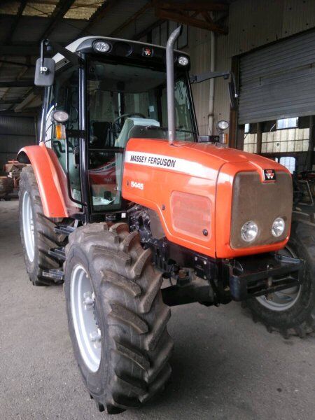 Massey Ferguson TRACTOR(Massey Ferguson) traktor točkaš