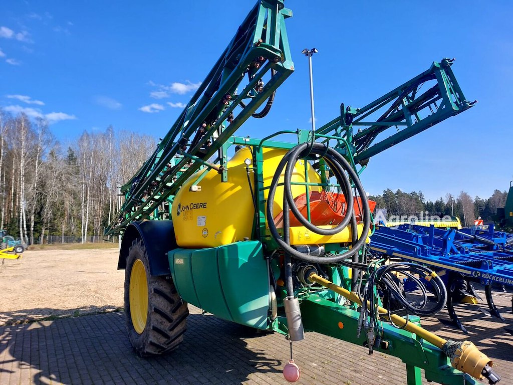 John Deere M740 vučena prskalica