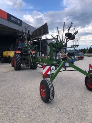 Fendt FORMER 1402 sakupljač sena