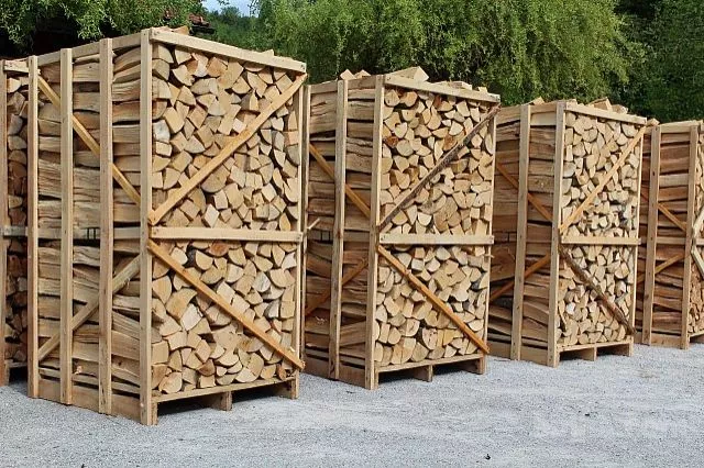 PRODAJA SUVOG BUKOVOG DRVETA NA PALETI