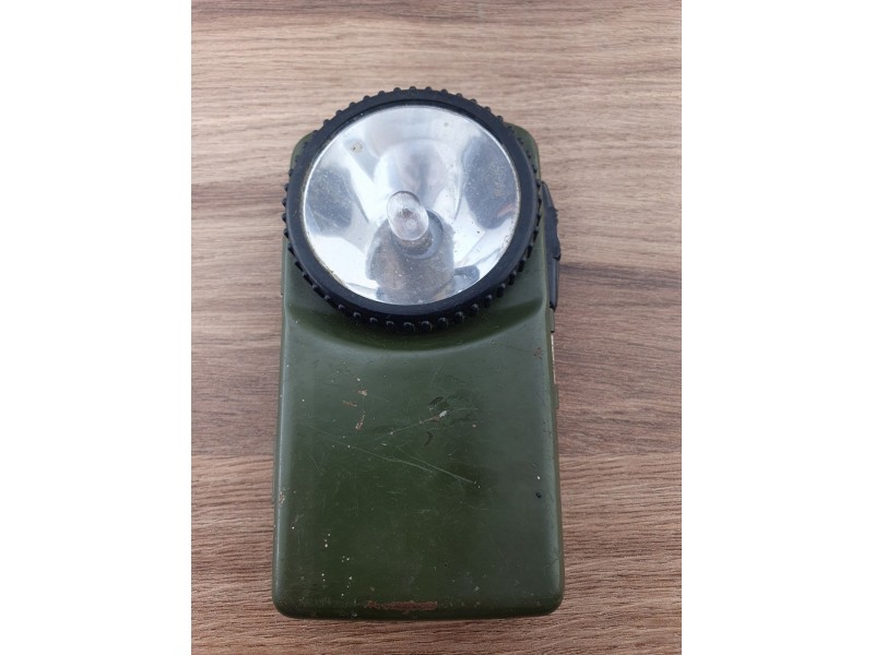 Stara vojna lampa