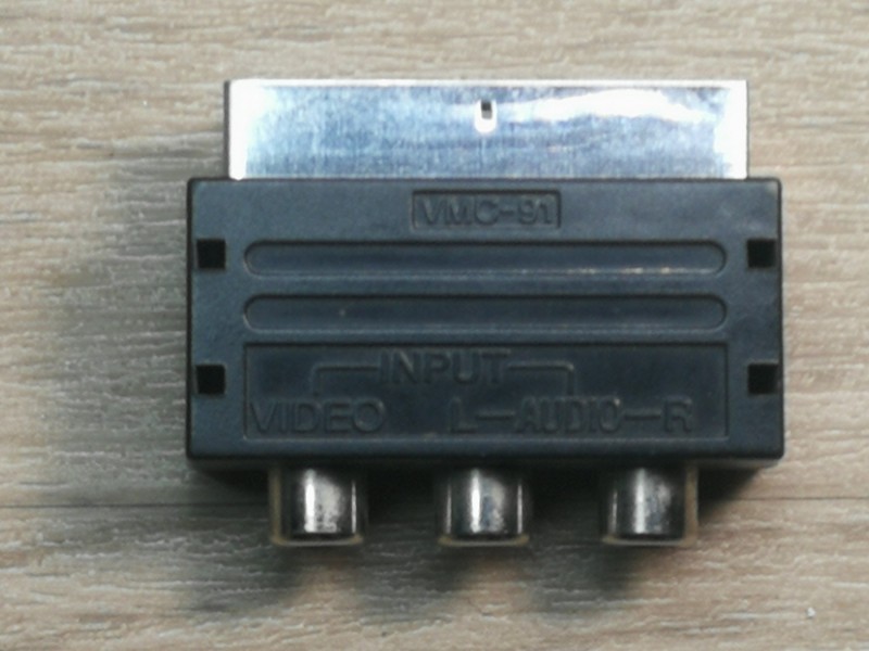 VMC-91 Scart adapter