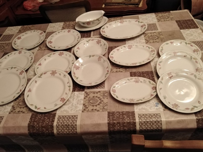 Sniženo jul-Tanjiri-servis za ručavanje cvetni