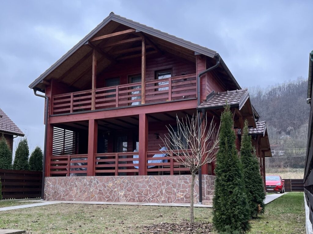 Vikend kuća na Drini 120 m², 4 ara, Vrhpolje, Ljubovija, 168.000€ (NAMEŠTENA)