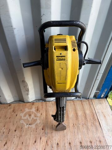 Atlas Copco Cobra PRO – benzinska rušilica (čekić za rušenje)
Atlas Copco Cobra PRO – młot spalinowy wyburzeniowy Atlas Copco Cobra PRO – młot spalinowy wyburzeniowy