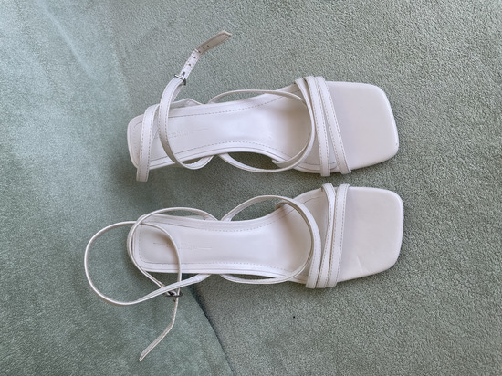Bershka stikle 38