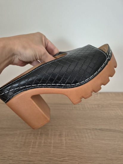 nove papuce 38