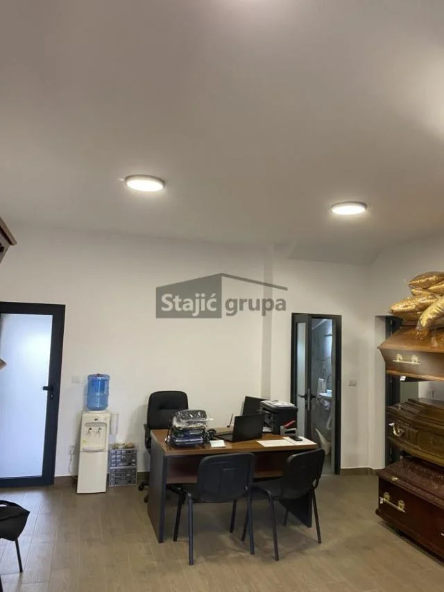 Lokal,  Borča,  82m2