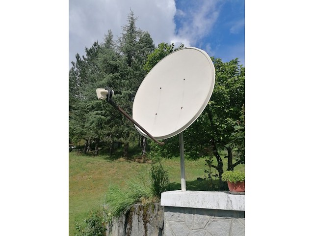 Satelitska antena sa LNB