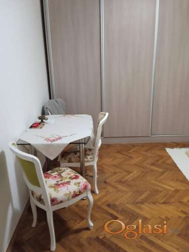 Izdavanje sobe devojkama