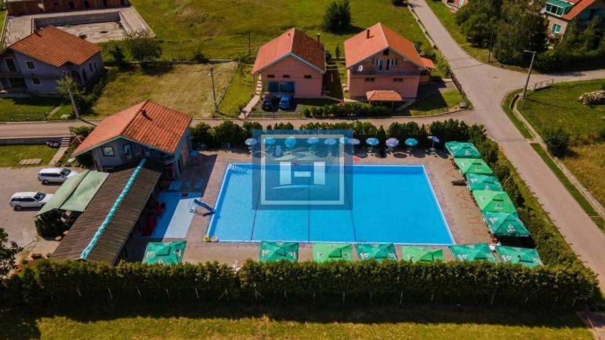 GRADSKI BAZEN SA STAMBENIM OBJEKTOM