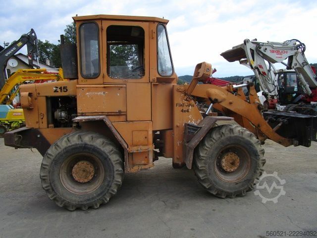 Utovarivač
Fiat Allis 215 mit Schaufel