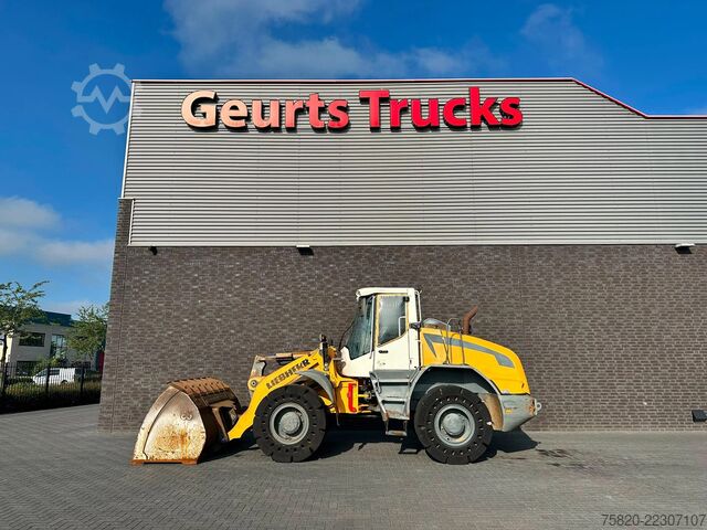 Utovarivač
Liebherr L 538 LADER MET HOOGKIEPBAK