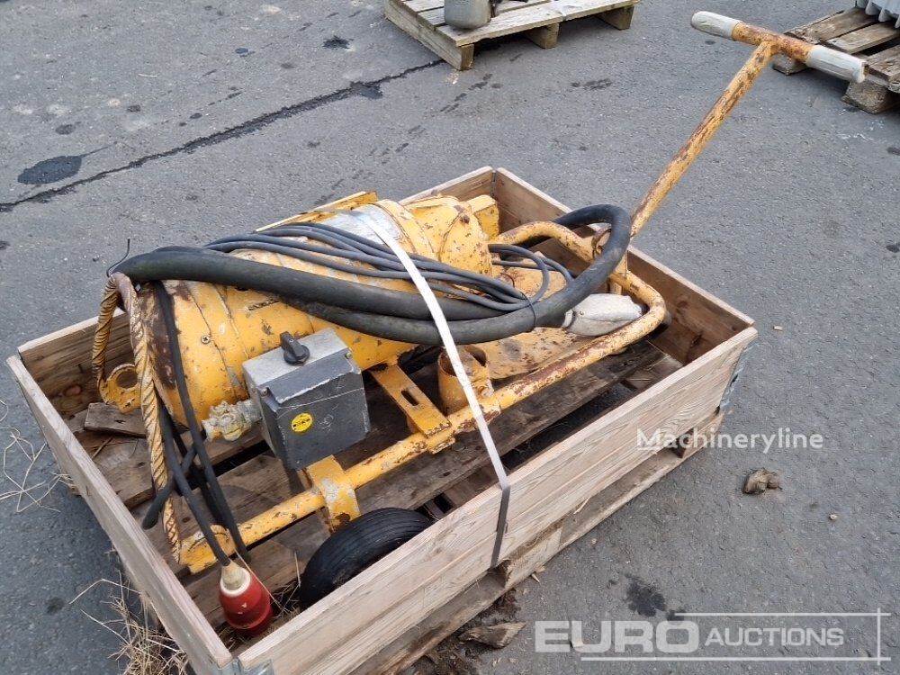 Prodaje se Mobile Frequency Converter + Concrete Poker vibrator za beton na aukciji