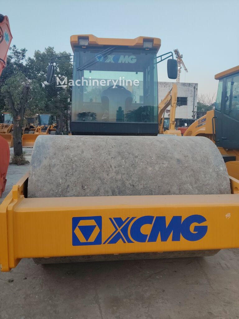 XCMG XS183J kompaktor s jednim valjkom