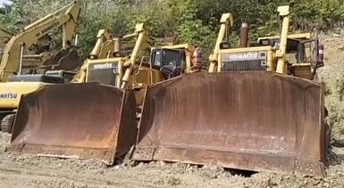 Komatsu D375A-6 buldožer
