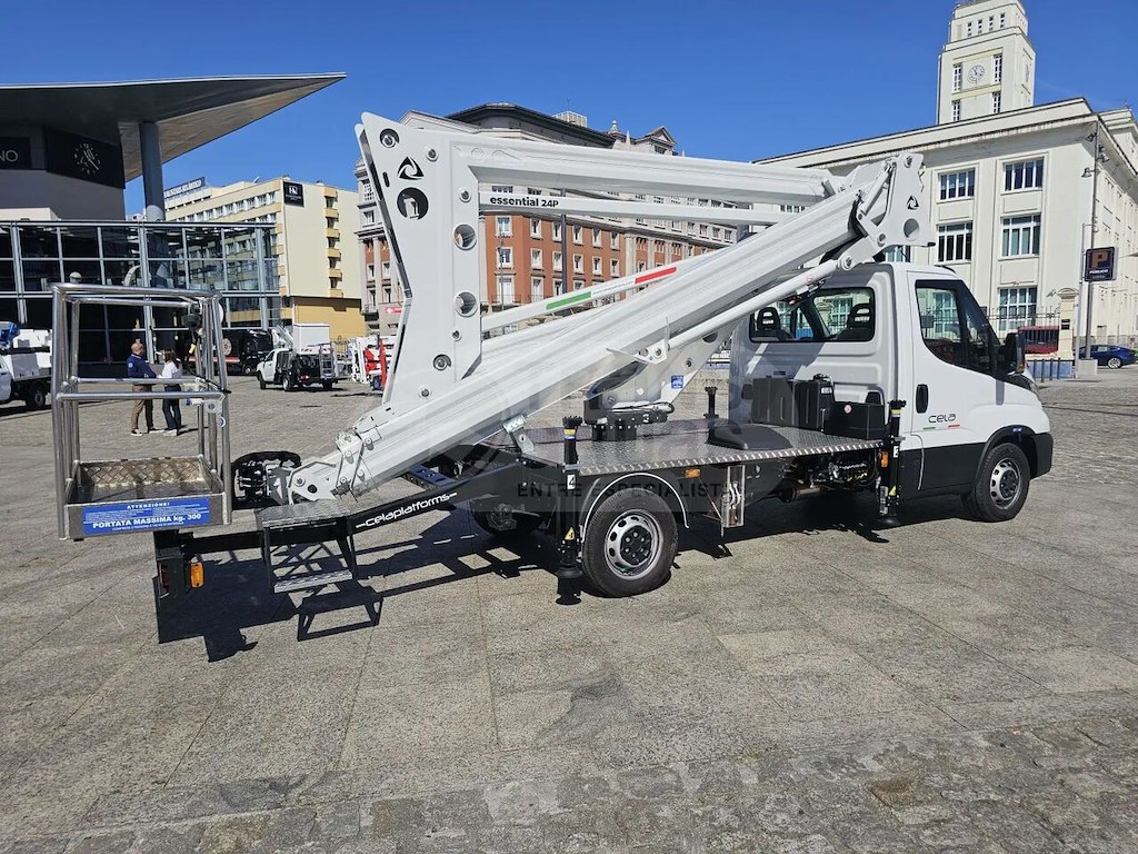 Nova IVECO 35S14 auto dizalica s korpom