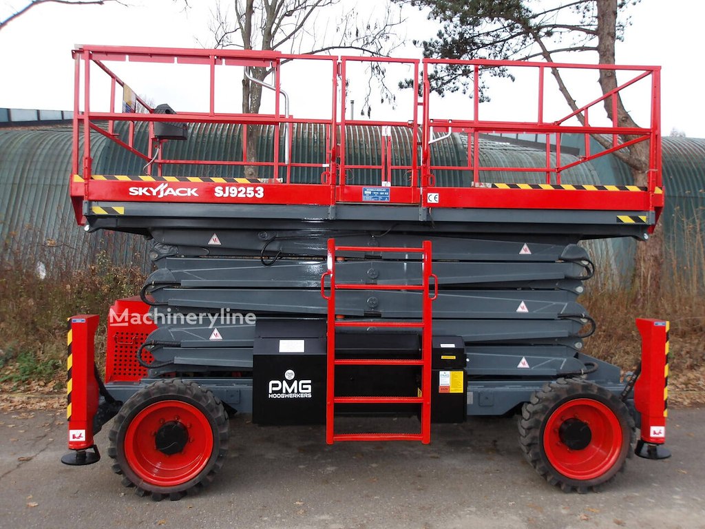 Prodaje se Skyjack SJ9253RT makazastu platformu na aukciji