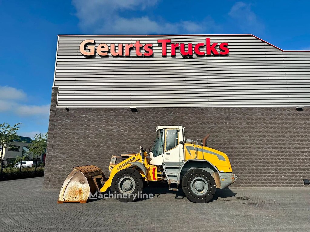 Liebherr L 538 LADER MET HOOGKIEPBAK prednji utovarivač