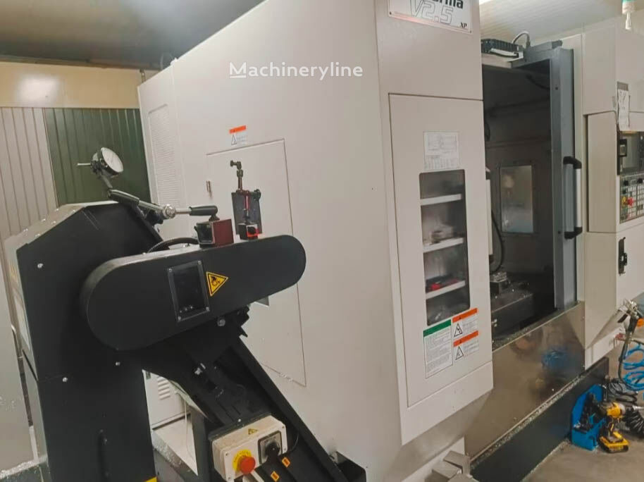 Akira Seiki V2.5XP I Vertical Machining Center I 2021 obradni centar