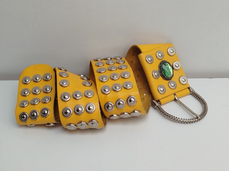 Neobican vintage kais zute boje